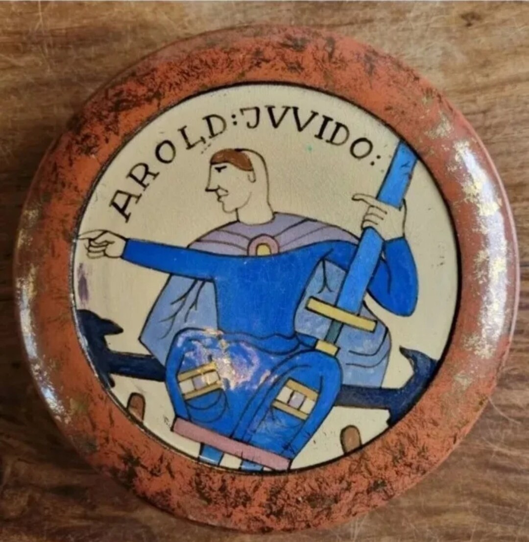 Bayeux Tapestry Ceramic Box | Medieval King Harold Design | Louis ...