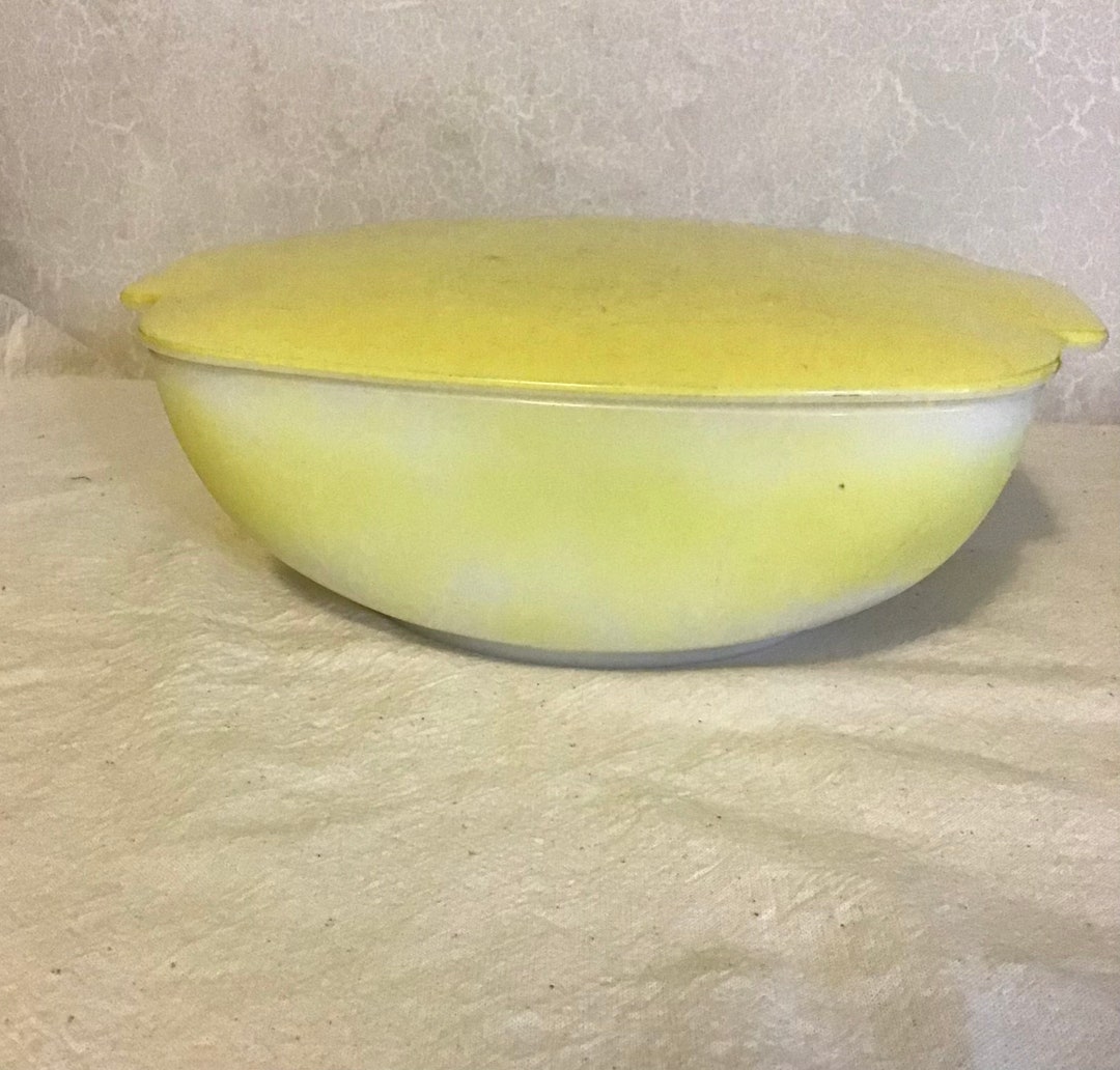 Vintage Yellow Pyrex With Cover - Etsy