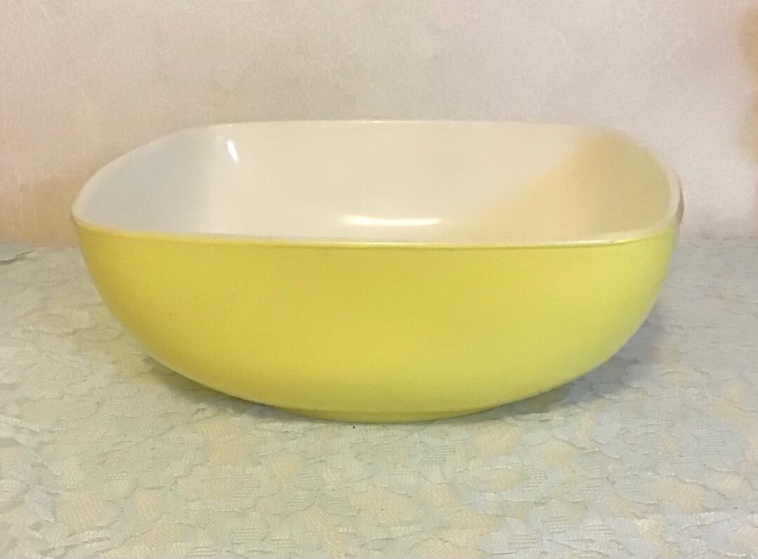 Vintage Yellow Pyrex 9” Serving Bowl - Etsy