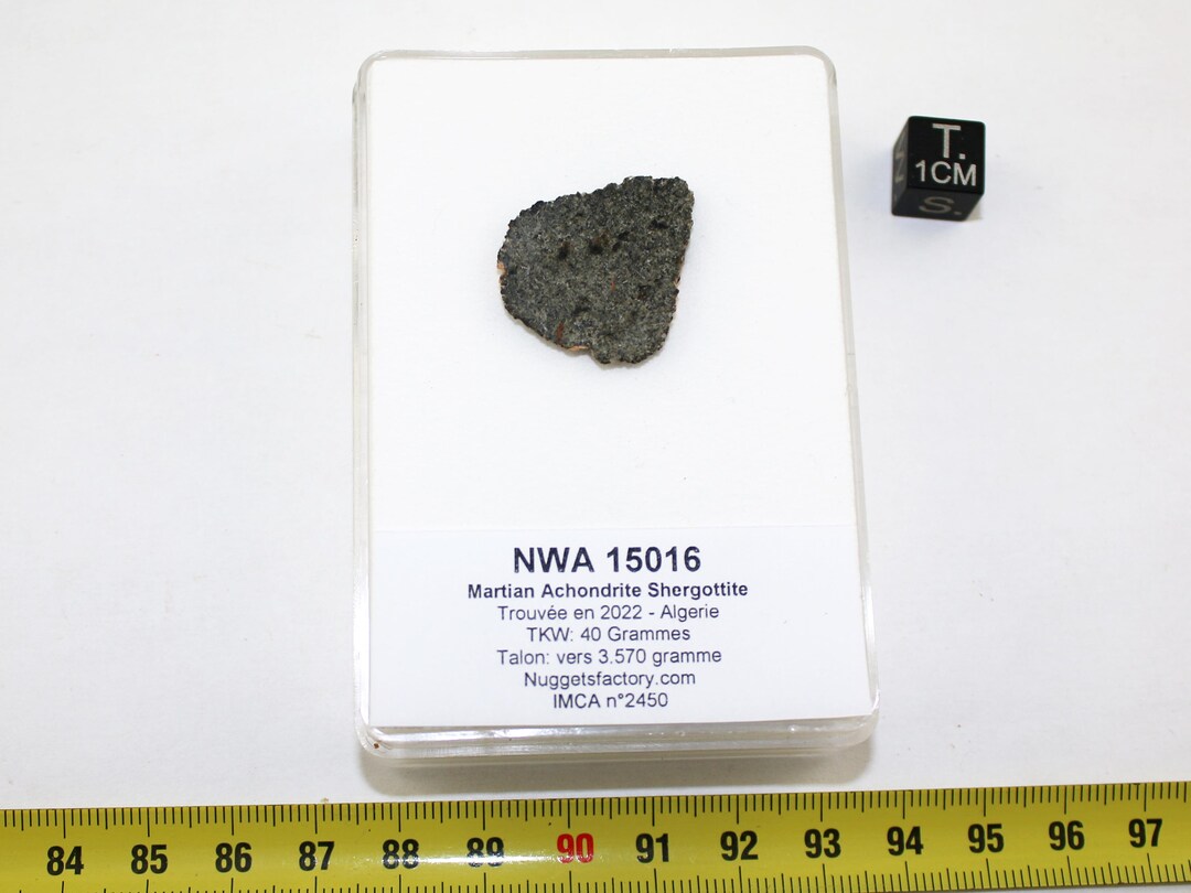 Talon of Martian Meteorite NWA 15016 in a Box Ach Shergottite algeria 3 ...