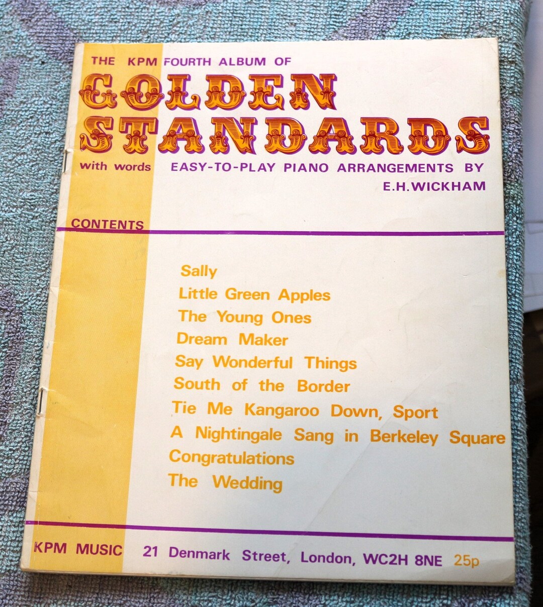 KPM Fourth Album Golden Standards 10 Easy to Play Piano Pieces & Lyrics ...