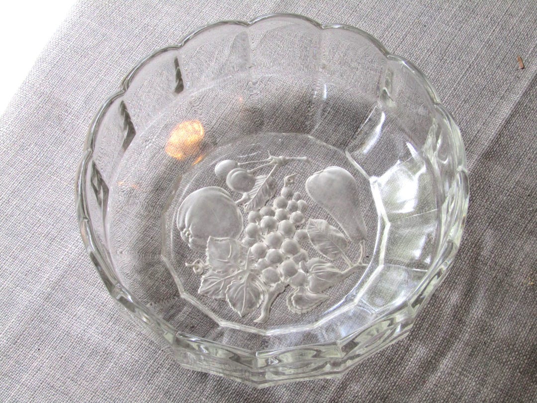 Vintage Clear Pressed Glass Fruit Bowl 20cm Diameter Frosted Engraved ...