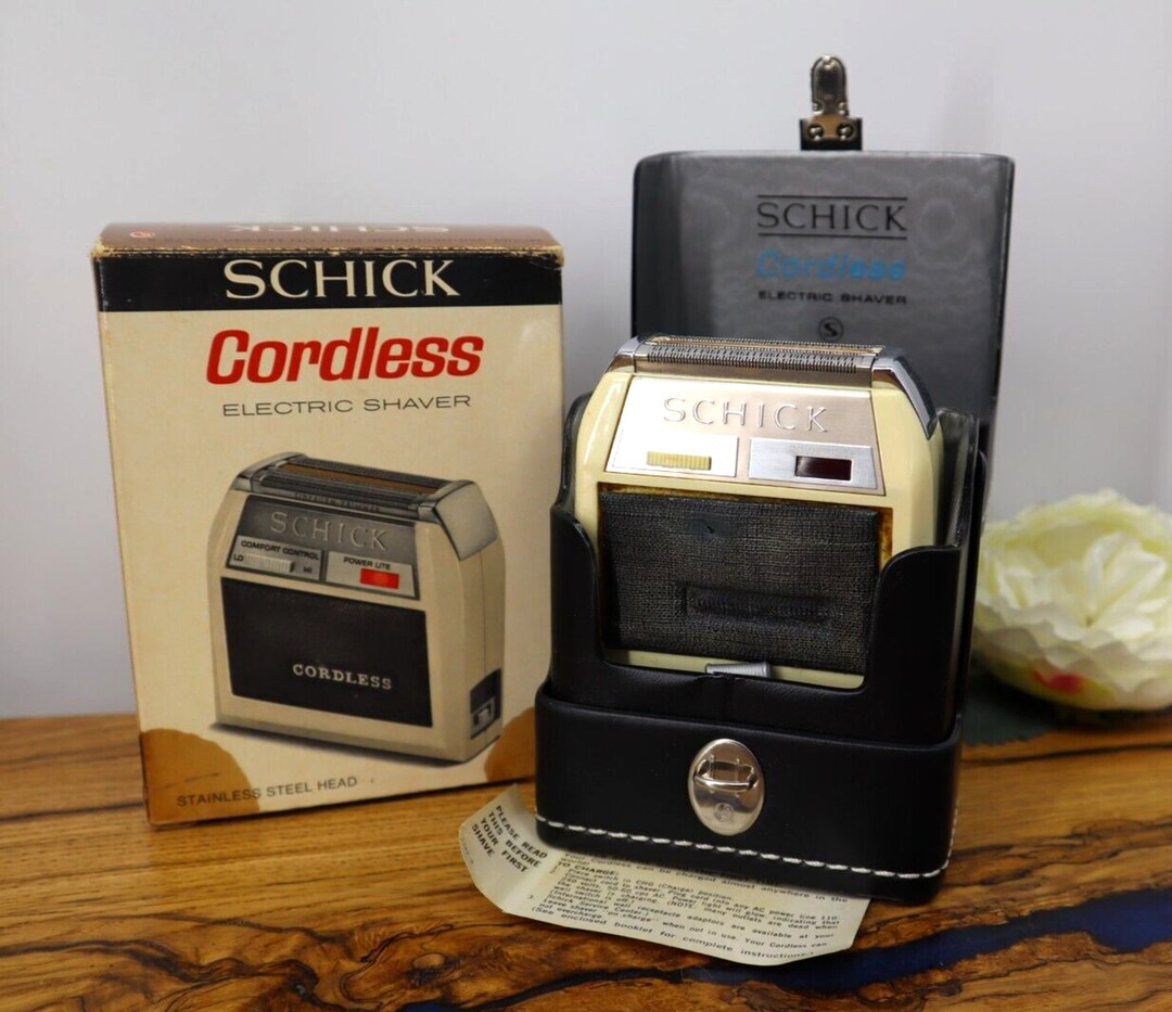 Vintage Schick Cordless Electric Shaver W/ Case Charger Org. Box W ...