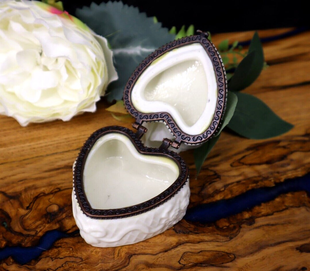 Vintage Mid Century Modern Floral Lace Heart Hinged Ceramic Trinket ...