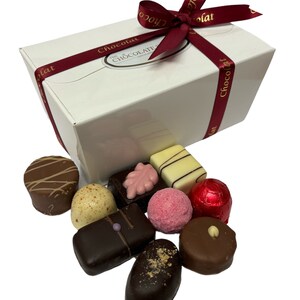 Luxury Belgian Chocolates 25-27 Assorted Chocolates 415g White Gift Box ...