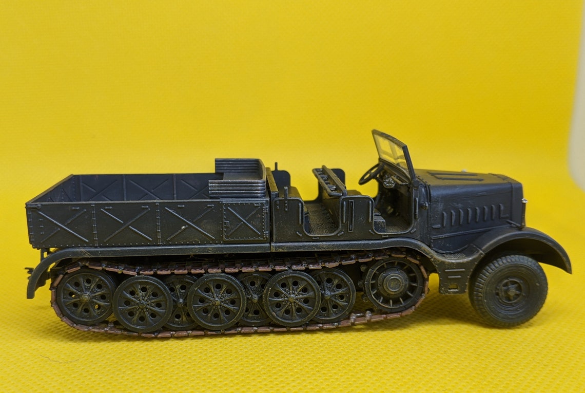 1/72 Built Scale Model sd.kfz.9 Famo German World War 2 Half-track WW2 ...