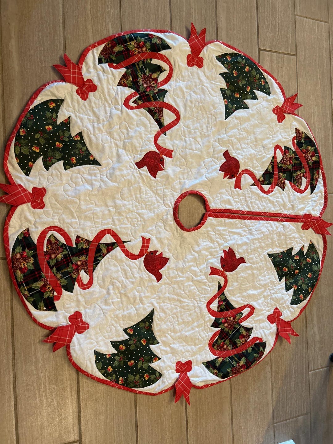 Christmas Tree and Cardinals Themed Tree Skirt, Holiday Trees With ...
