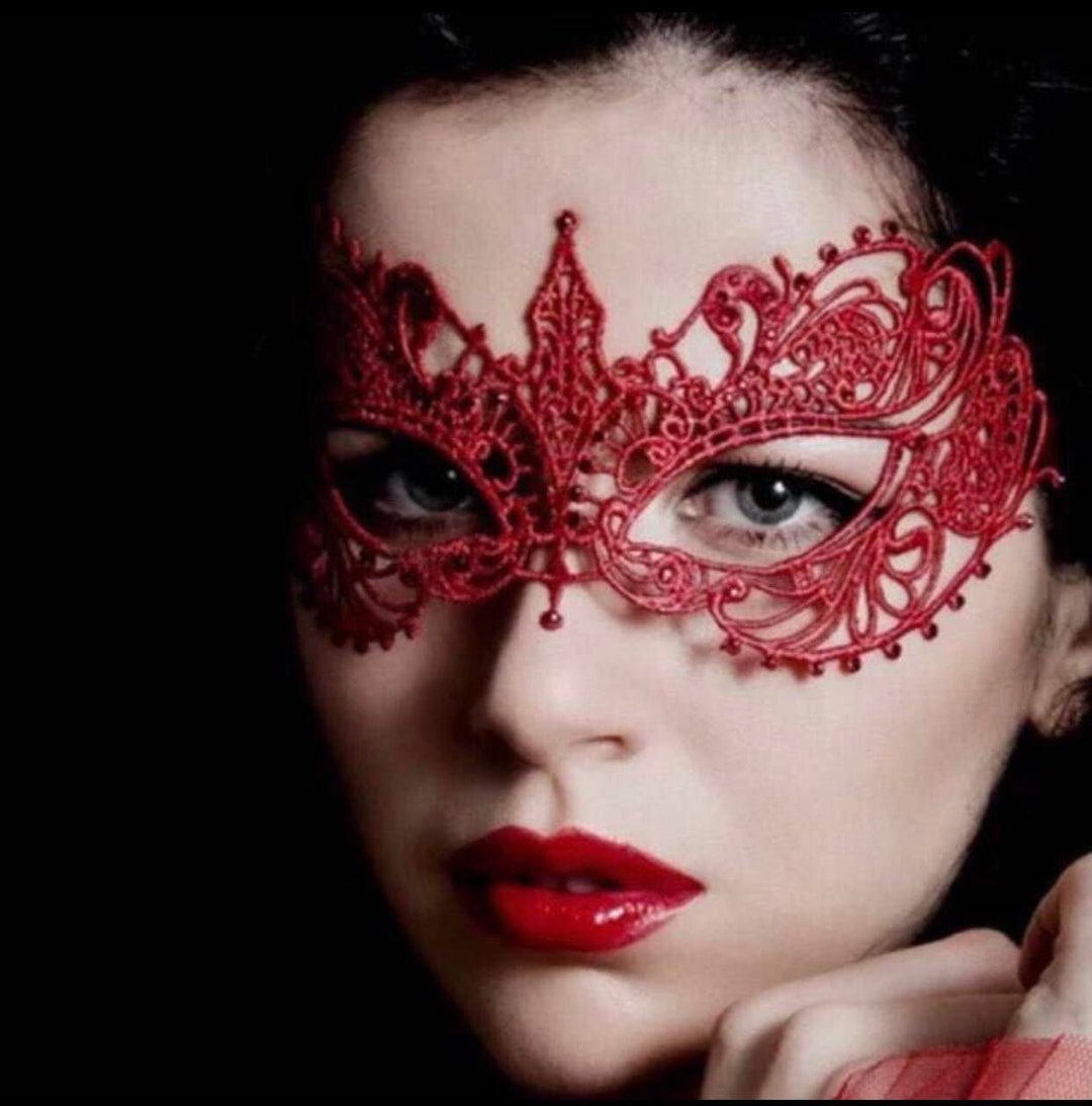 HALLOWEEN Red LACE MASQUERADE Eye Mask Veil Costume Roleplay - Etsy