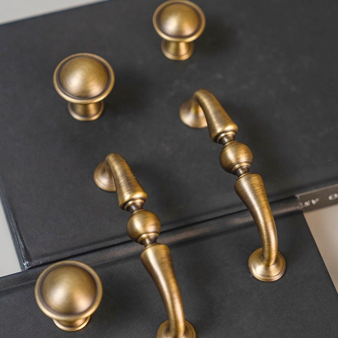 Maniglie per mobili in ottone anticato curve / Maniglie per cucina in ...