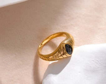 Black Stone Gold Ring - Etsy