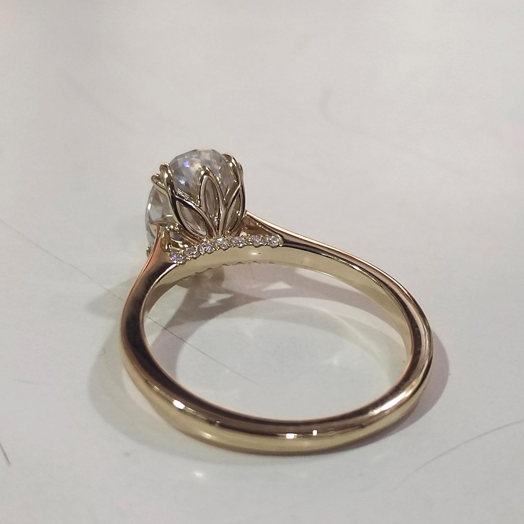 Vintage-inspired Tulip Set Engagement Ring,f VS1 3ct Oval Cut Lab Grown ...