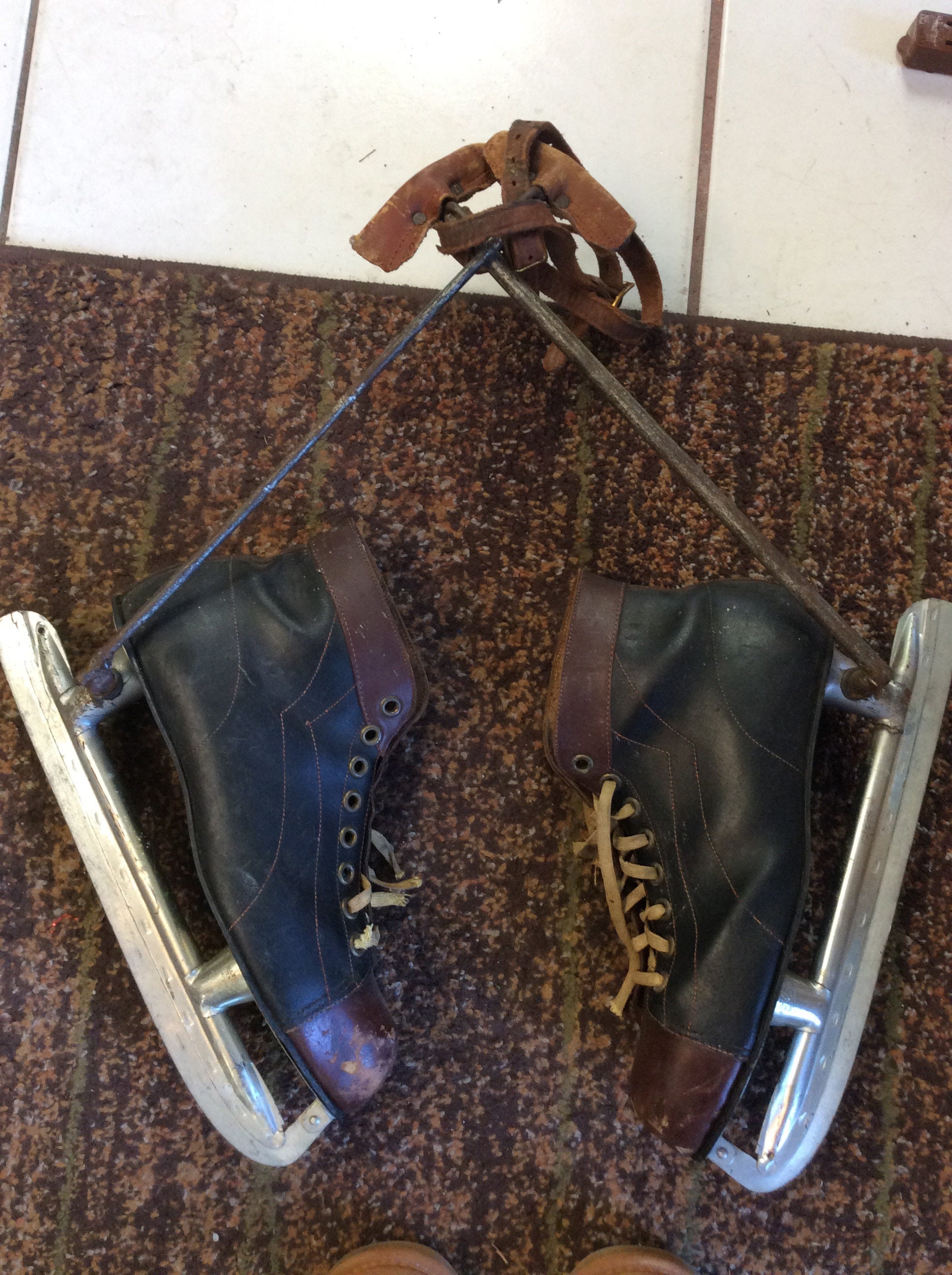 Vintage Mens Ice Skates With Metal and Leather Strap Carrier - Etsy