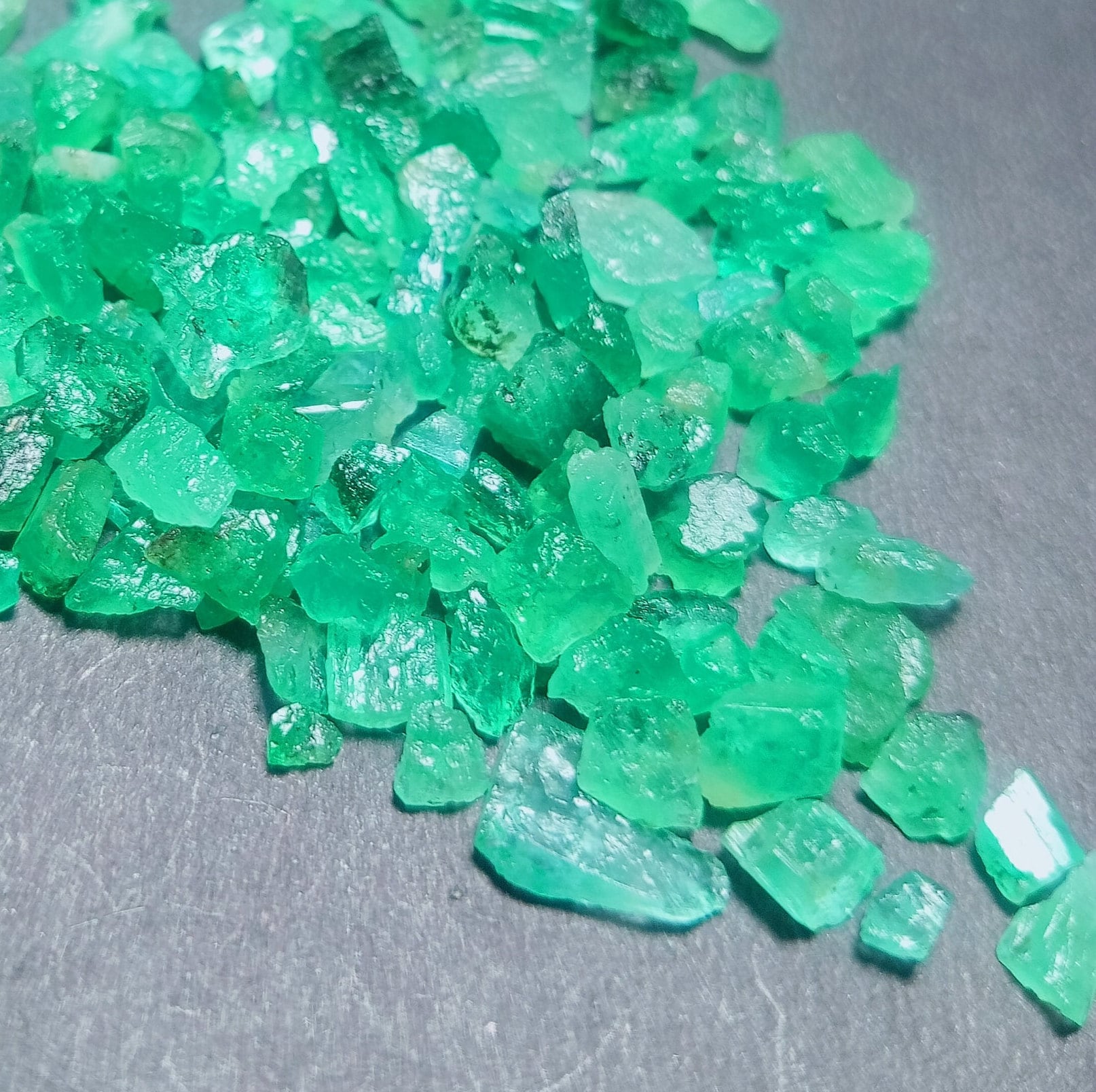 500 Pcs Natural Emerald Rough, Size 2mm to 3mm, Emerald Rough Lot ...