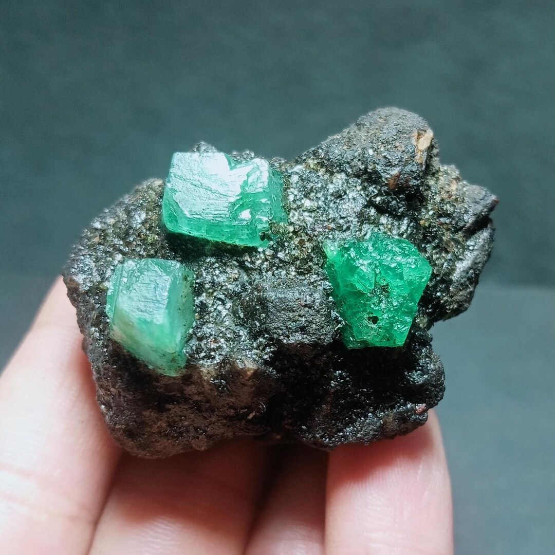 Zambian Emerald Rough Stone, Natural Green Crystal (33x48mm, 237.20ctw ...