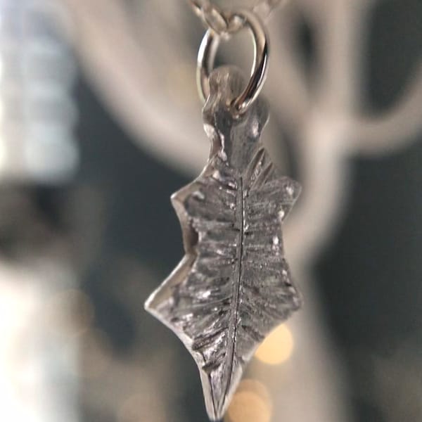 Holly Leaf Necklace - Etsy