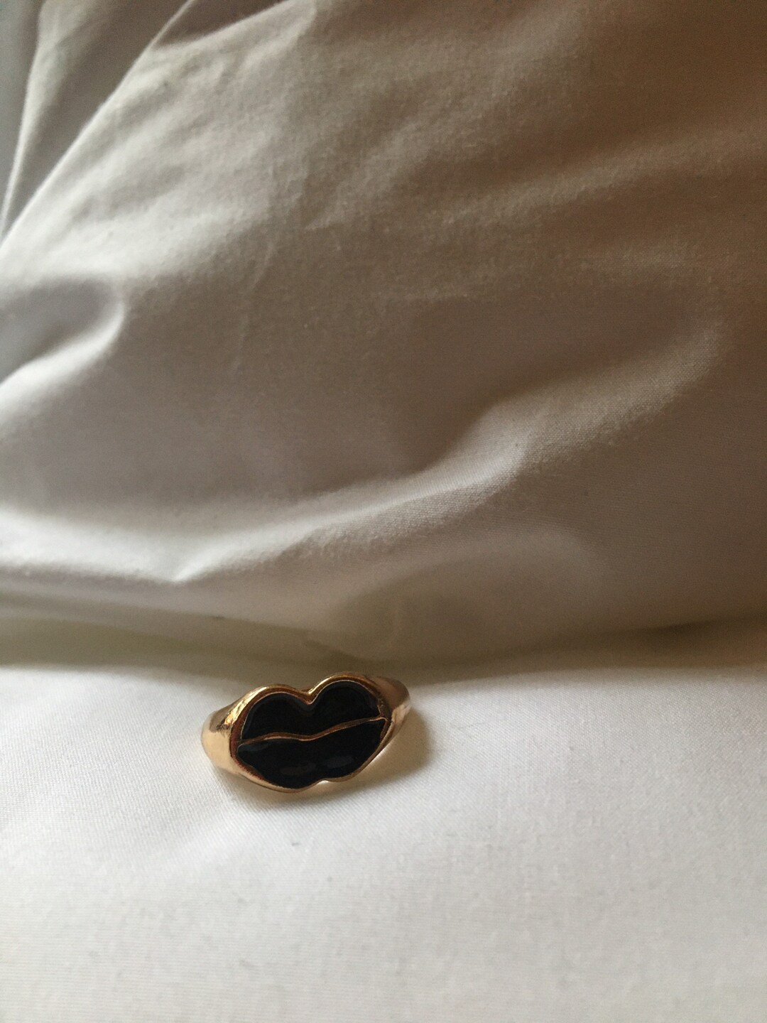 Black Lipstick Lips Gold Effect Design Vintage Ring, UK Size K, Very ...