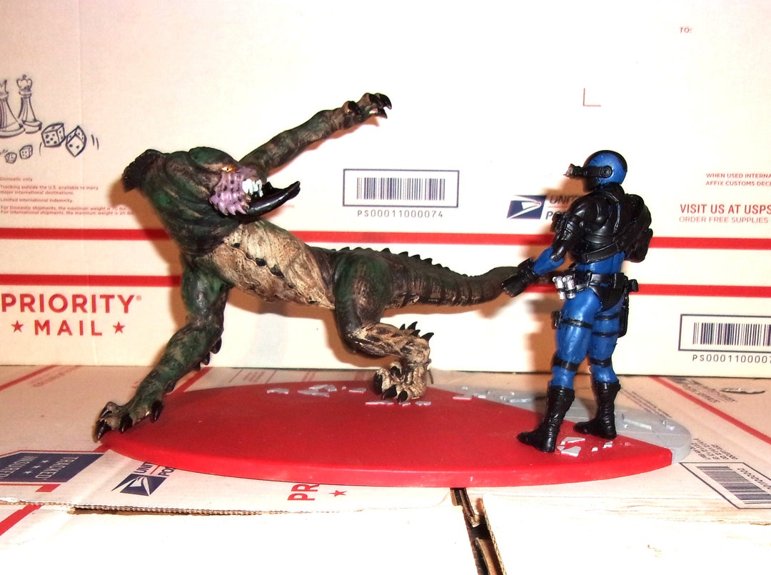 The Relic Kothoga Swat Officer Display Model - Etsy