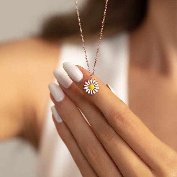 Daisy Necklace - Etsy