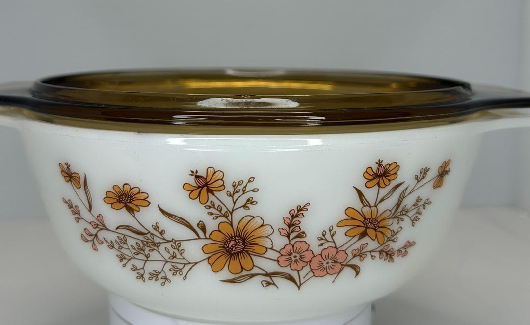Vintage Pyrex Cinderella Covered Casserole Dish in Daisy Floral Design ...