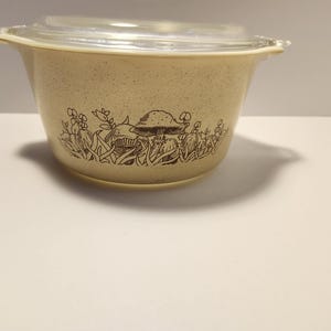 Vintage Pyrex Forest Fancies Mushroom Print Casserole Dish With Lid 475 ...