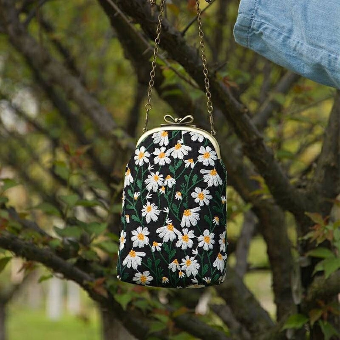 Long Shape Daisy Blossom Mini Clutch Bag With Chain, Daisy Metal Frame ...