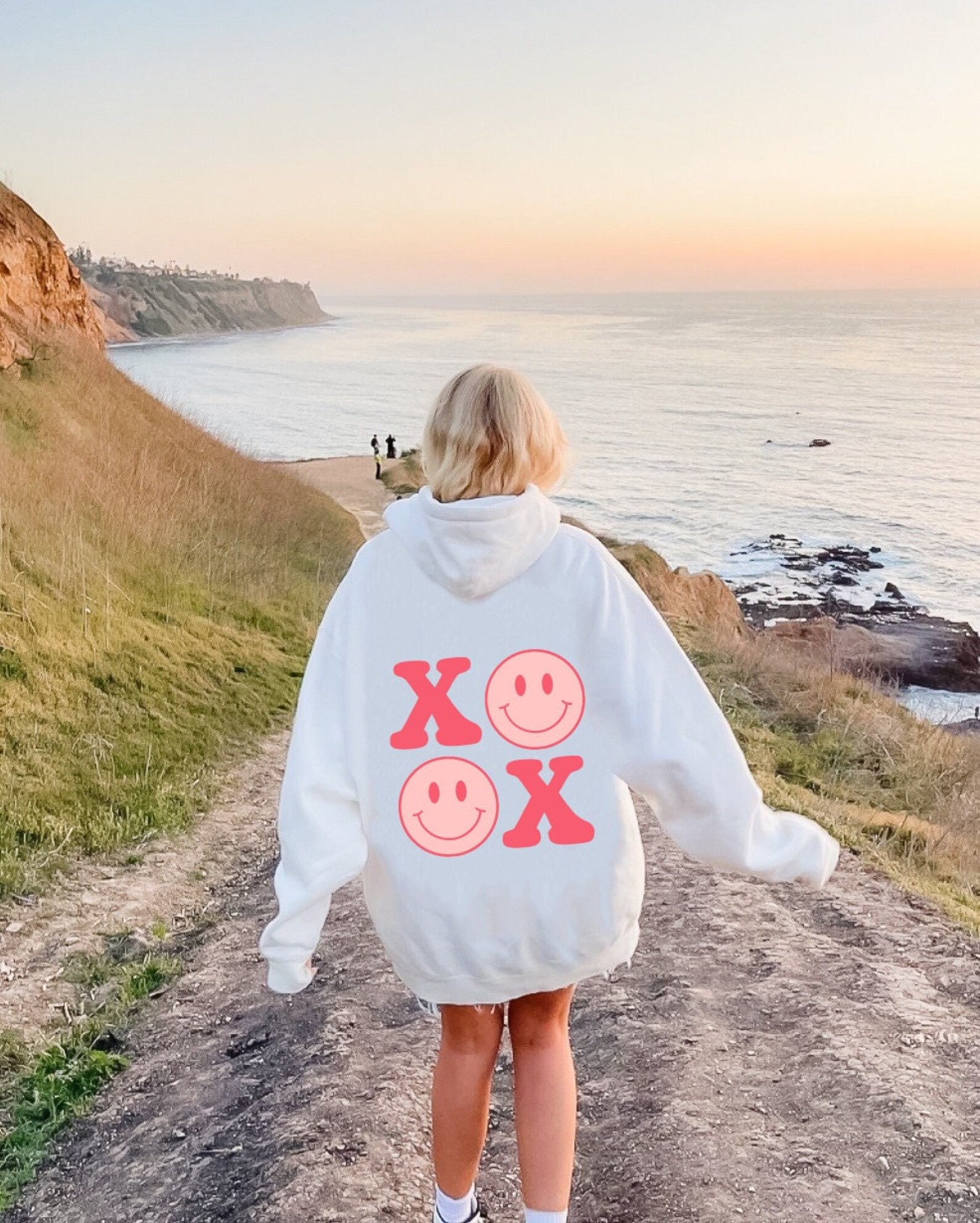 XOXO Smile Face Sweatshirt- Beach Sweatshirt Minimalist Athletic Preppy ...