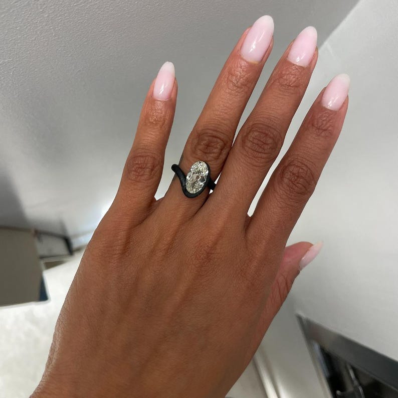 Curved Style Wedding Ring Oval Cut Moissanite Engagement Ring 18k Gold ...