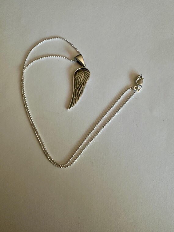 Single Angel Wing Pendant Necklace - Gem