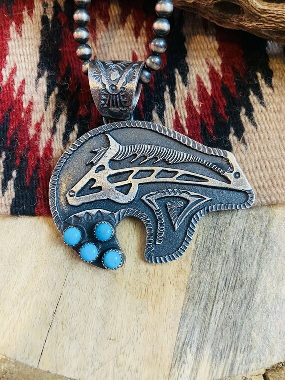 navajo bear fetish pendant - Gem