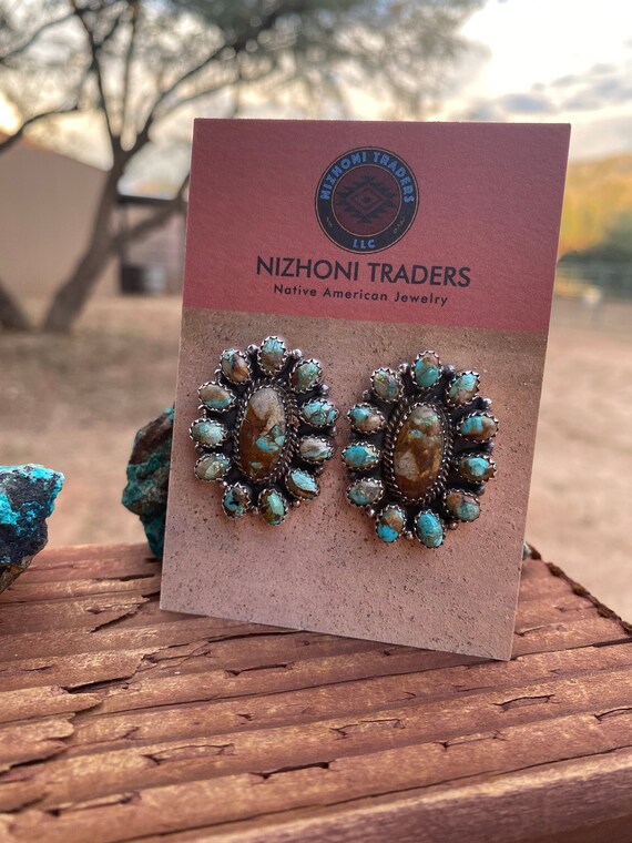 Beautiful inlaid turquoise post - Gem