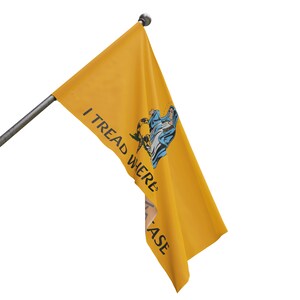 I TREAD WHERE I PLEASE Pole Flag Horizontal - Gadsden Flag - Catholic ...