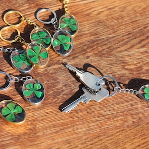 Porte clefs trèfle à quatre feuilles / Véritable porte bonheur / Cadeau ...