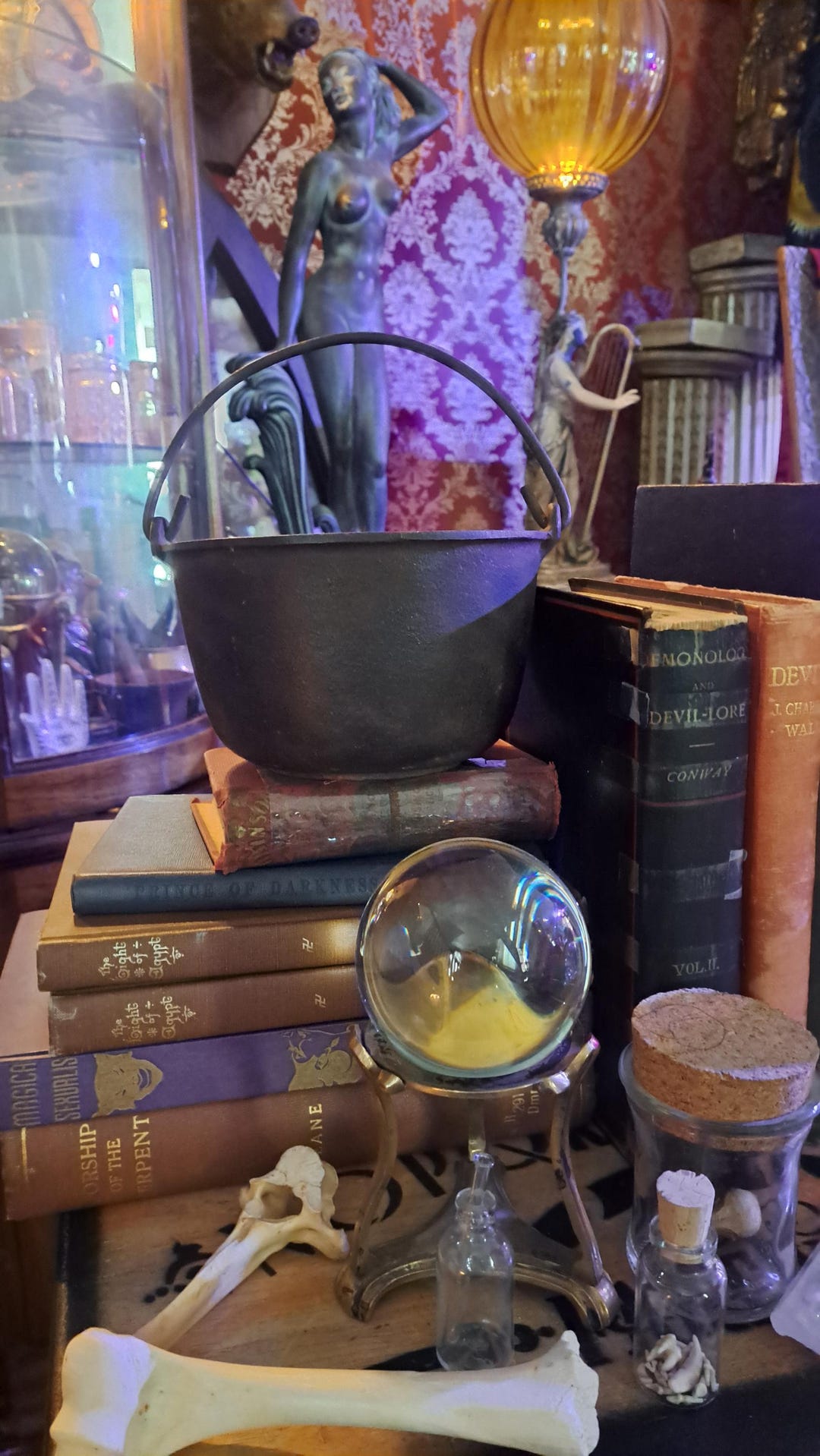 Antique Cast Iron LARGE REAL Witch Cauldron Kettle Witchcraft Spell ...