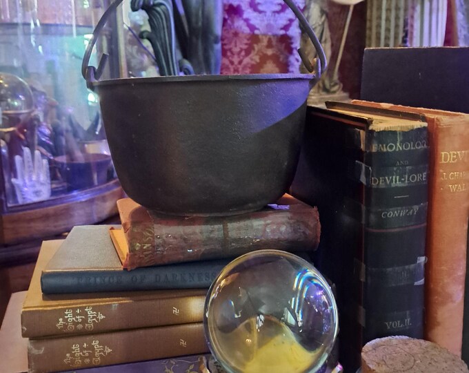 Antique Cast Iron LARGE REAL Witch Cauldron Kettle Witchcraft Spell ...
