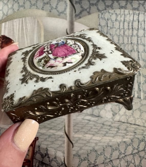 Vintage metal box victorian - Gem