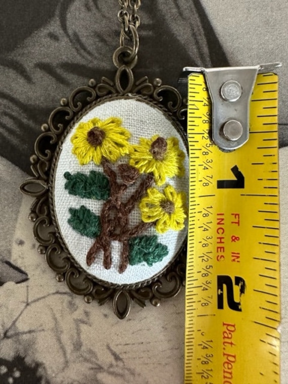 Hand Embroidery Daisy Flowers Pendant, Hand Stitched … - Gem