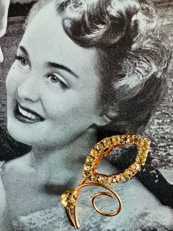 Light Lemon Rhinestone Articulated Flower Pin, Vintag… - Gem
