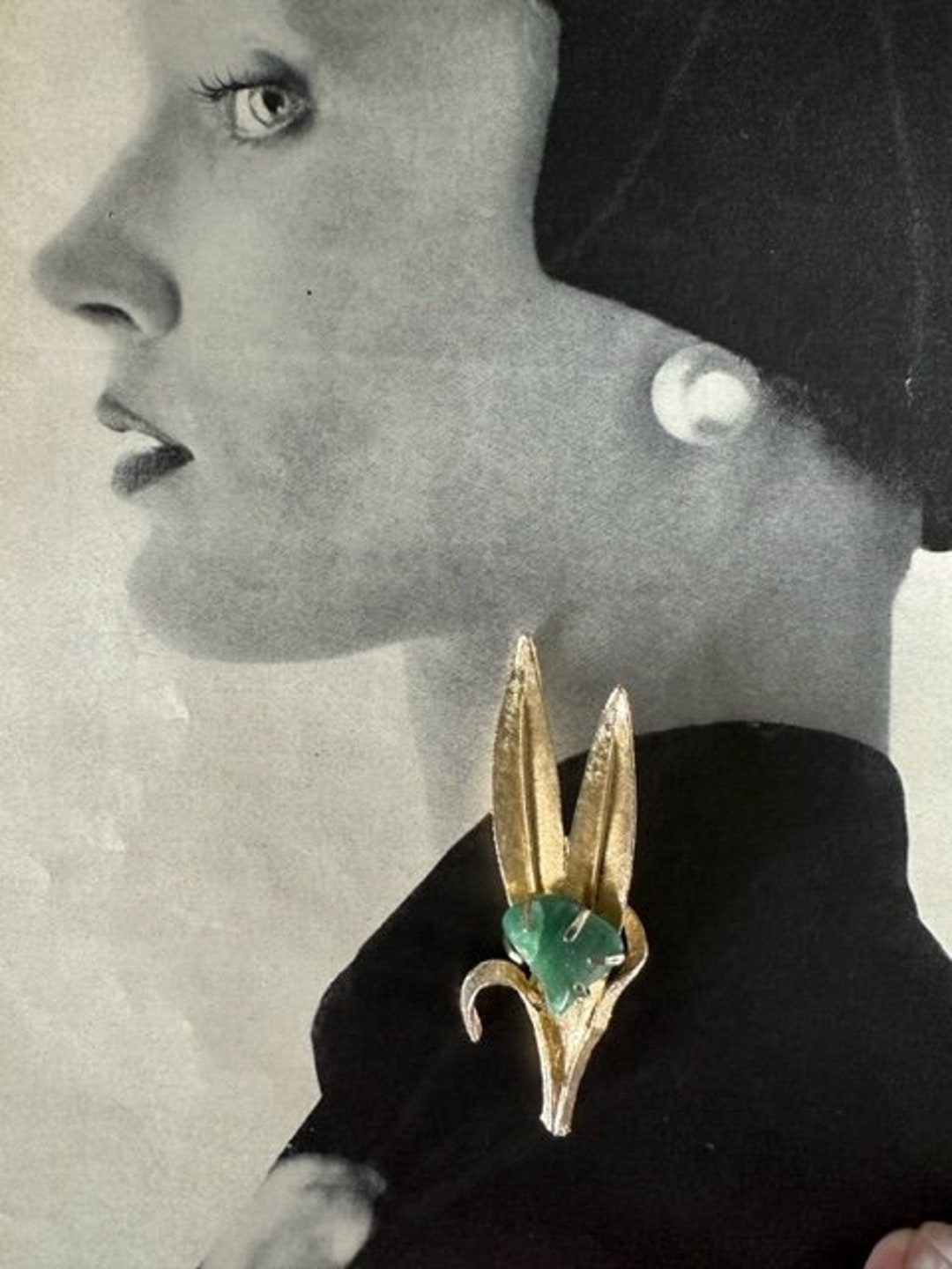 60s Gold Leaves With Green Stone, Gold Brooch With Stone, 60s Jewelry ...