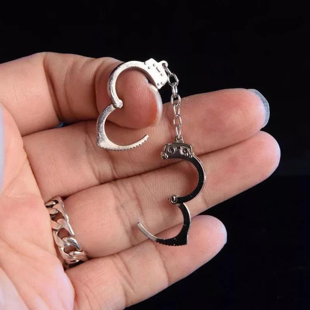 1:6 Doll Miniatures Metal Silver Handcuff for Barbie Ken Doll, FR Doll ...