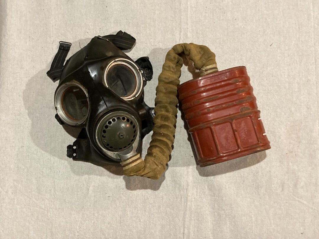 Original WWII British Army GSR Respirator Gas Mask Set (with Shoulder ...