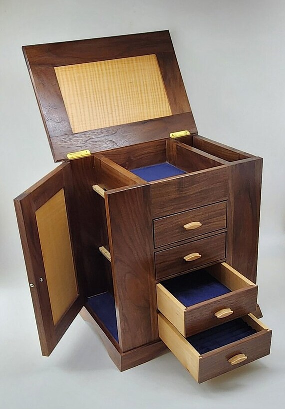 Armour jewelry box store