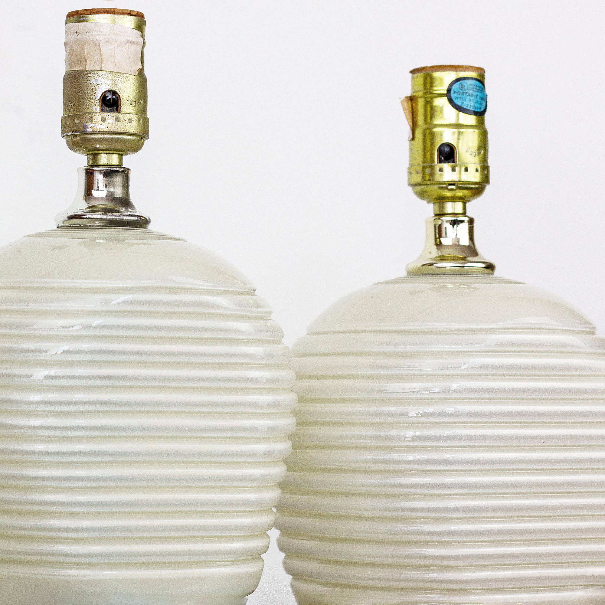 Post 80s Modern Ribbed Glass Vase Table Lamp in off White Ivory - UL ...