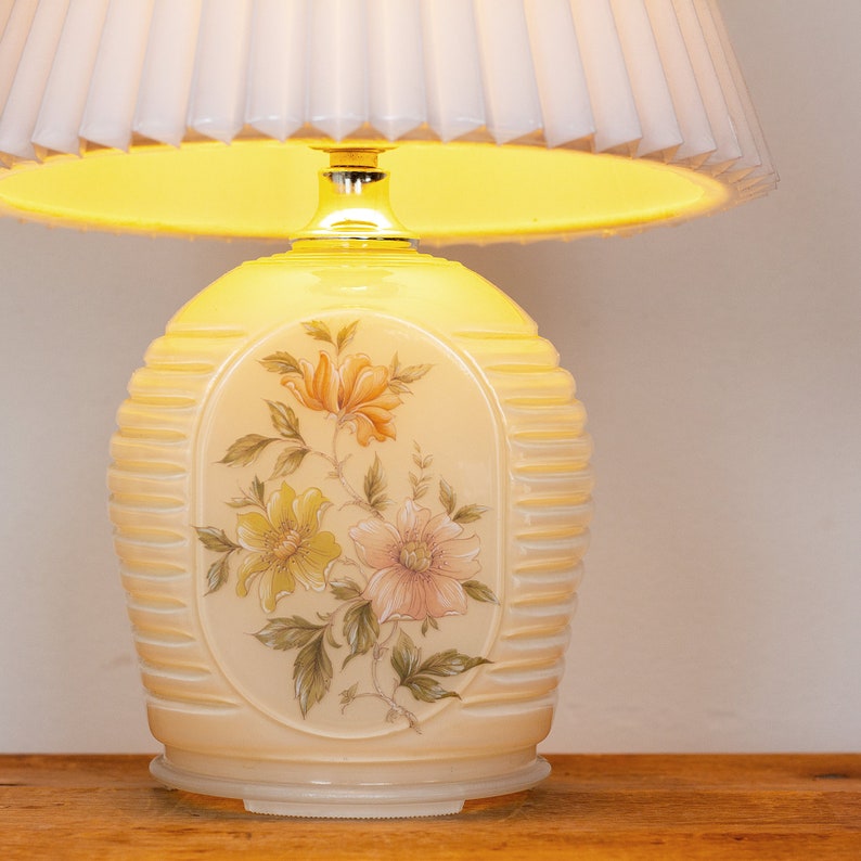 Post 80s Modern Ribbed Glass Vase Table Lamp in off White Ivory - UL ...