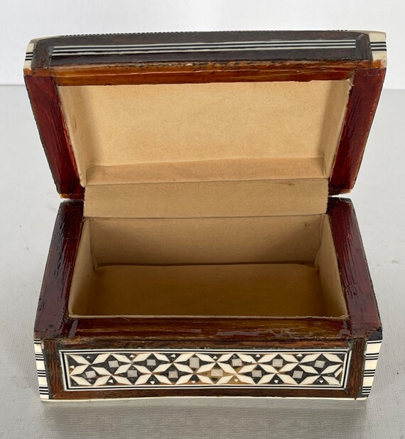 Egyptian dressing table/bijouterie box in mother of p… - Gem