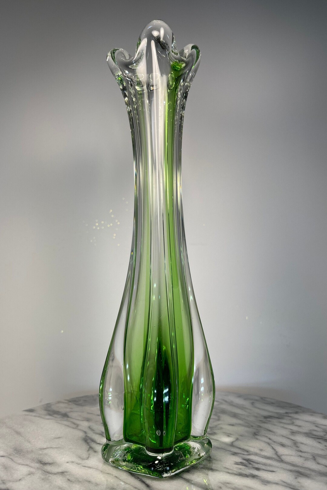 Vintage Bud Vase Swung Fluted Green Centered Art Glass - Etsy