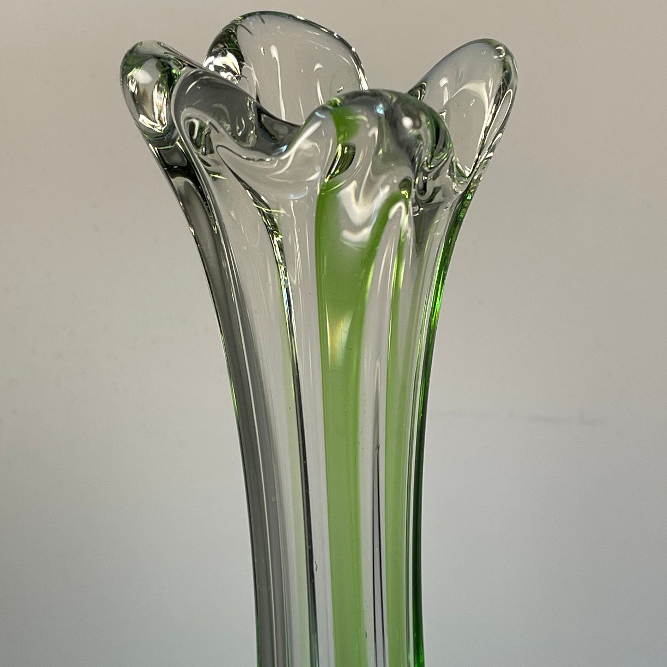 Vintage Bud Vase Swung Fluted Green Centered Art Glass - Etsy