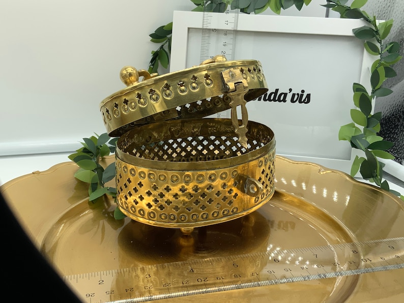 Vintage Gold Oval Hinged Box With Latched Lid Made in India - Etsy