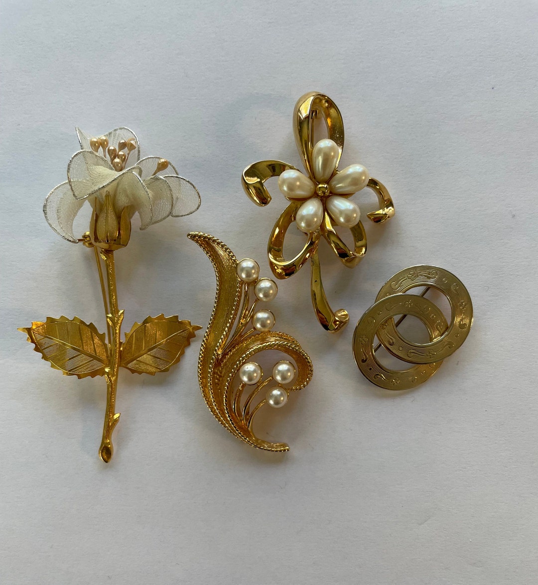 Collection Vintage Gold and White Brooches - Etsy