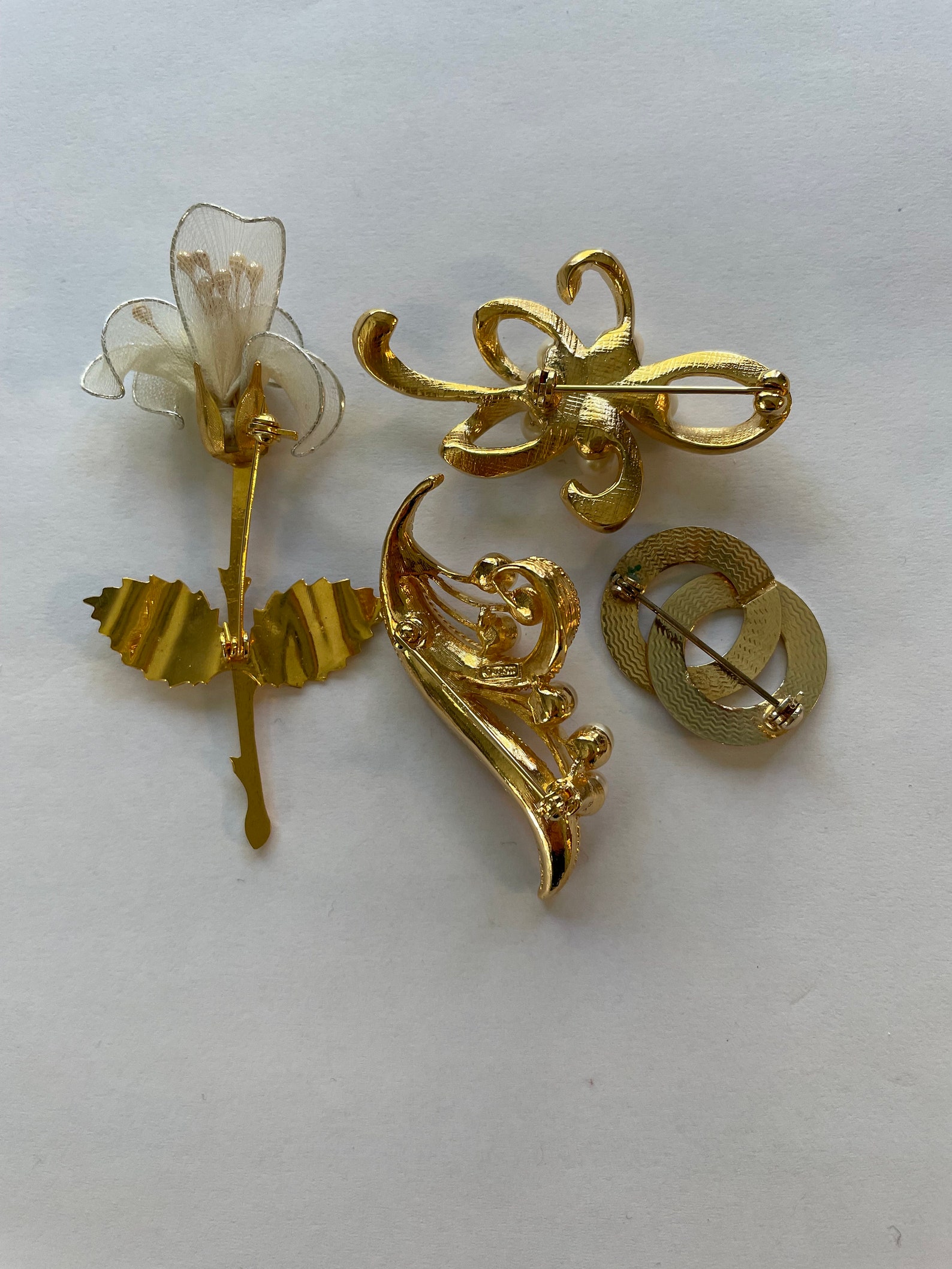 Collection Vintage Gold and White Brooches - Etsy