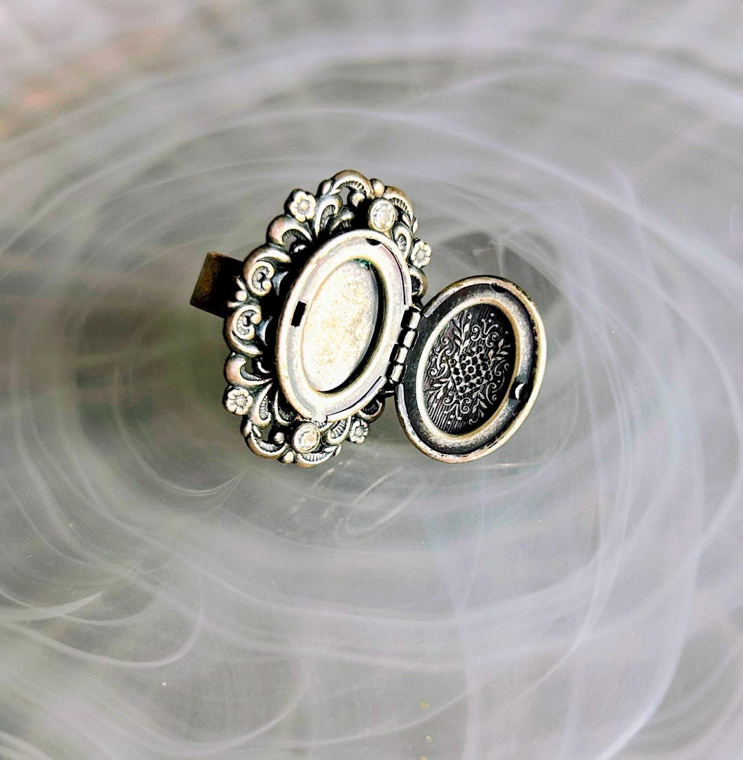 Ornate Antique Silver-tone Oval Locket Statement Ring - Etsy